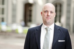 Introducing the inverted Icarus paradox in business history – Evidence ...