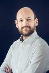 Silicon nanoantennas for tailoring the optical properties of MoS2 ...