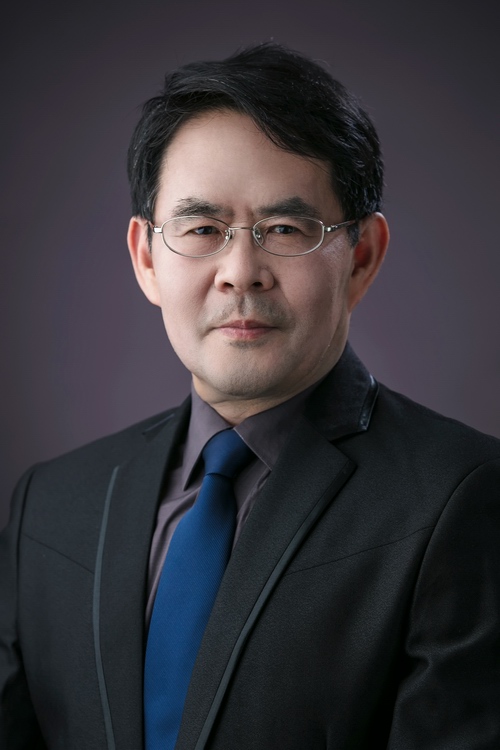 Combined effects of carrier scattering and Coulomb screening on ...