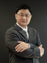 HKU5 bat merbecoviruses use divergent mechanisms to engage bat and mink ...