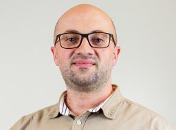 Insights into the wear track evolution with sliding cycles of carbon ...