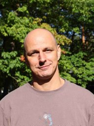 Overcoming optical losses in thin metal-based recombination layers for ...