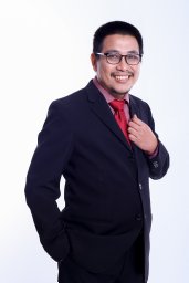 Enhancing riverine load prediction of anthropogenic pollutants ...