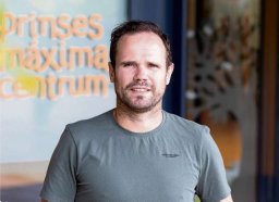 Recapitulating the adenoma–carcinoma sequence by selection of four ...