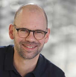 Crosstalk between H2A variant-specific modifications impacts vital cell ...